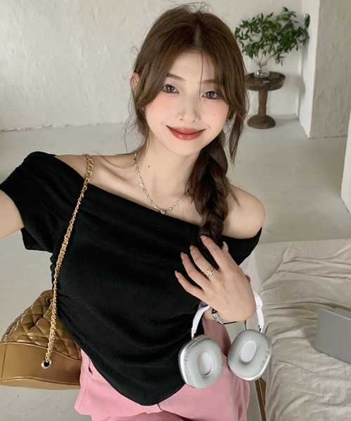 サイドギャザー オフショルダー トップス（Tシャツ/カットソー）｜shopnikoniko（ショップニコニコ）のファッション通販 - ZOZOTOWN