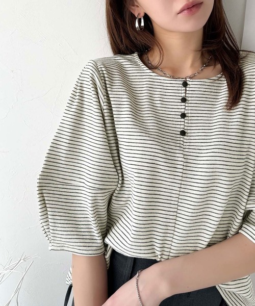 classicalelf（クラシカルエルフ）の「華奢見えを叶える！前後2wayランタンスリーブミニボーダートップス（5分袖）（Tシャツ/カットソー）」 - WEAR