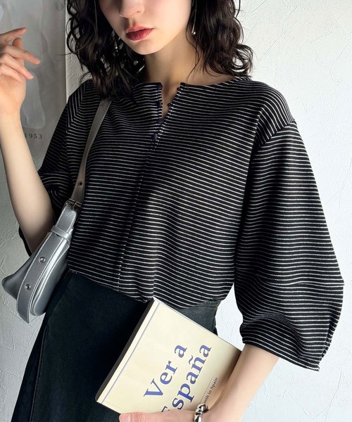 classicalelf（クラシカルエルフ）の「華奢見えを叶える！前後2wayランタンスリーブミニボーダートップス（5分袖）（Tシャツ/カットソー）」 - WEAR