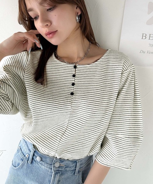 classicalelf（クラシカルエルフ）の「華奢見えを叶える！前後2wayランタンスリーブミニボーダートップス（5分袖）（Tシャツ/カットソー）」 - WEAR