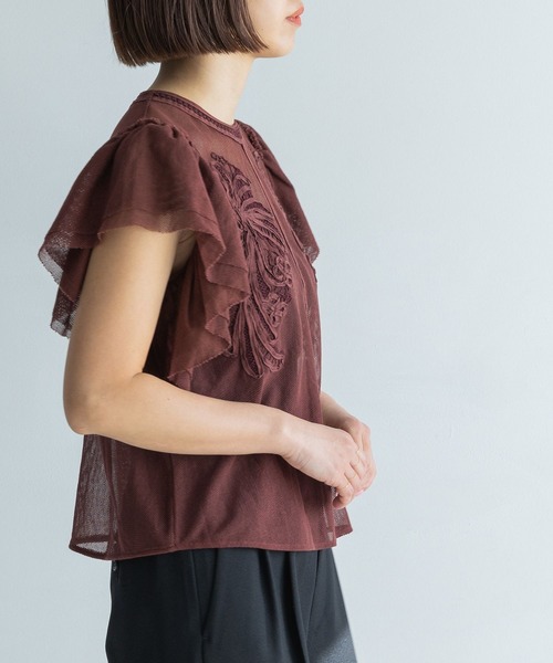 yuw（ユウ）の「コットンチュールシシュウブラウス 183502（シャツ/ブラウス）」 - WEAR