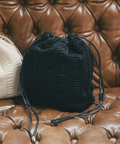 cache cache（カシュ カシュ）の「【cache cache(カシュカシュ)】シャーリング2way巾着ショルダー（ハンドバッグ）」 - WEAR