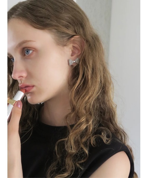 swane（スワネ）の「ribbon stud pierce（ピアス（両耳用））」 - WEAR