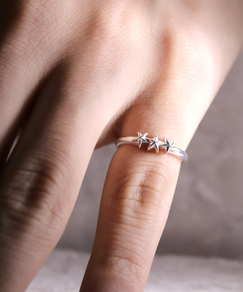 YArKA（ヤーカ）の「【YArKA/ヤーカ】star jewelry collecttion 3star simple ring[chast5]/3スターリング（リング）」 - WEAR