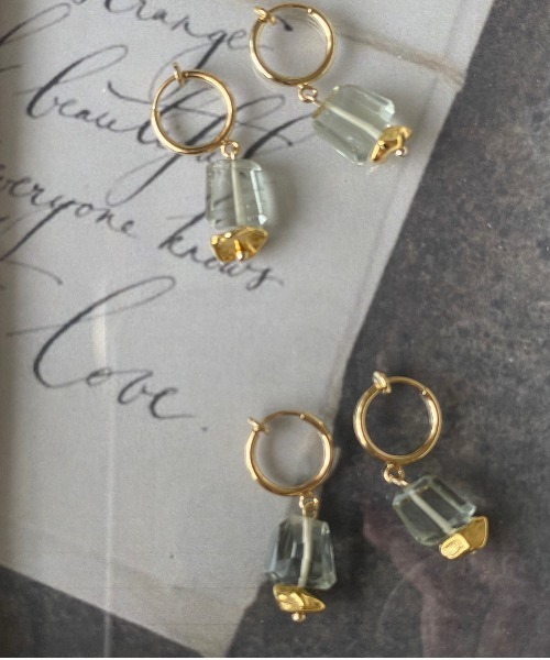 tone（トーン）の「【Tiny gem room】天然石フープイヤリング(グリーンアメジスト)(MA)（イヤリング）」 - WEAR