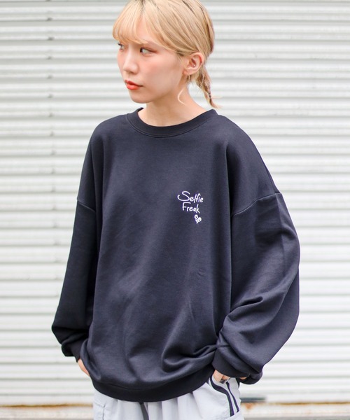SPINNS（スピンズ）の「【Selfie Freak/セルフフリーク】バックプリントイラストスウェット SODAGIRL（スウェット）」 - WEAR