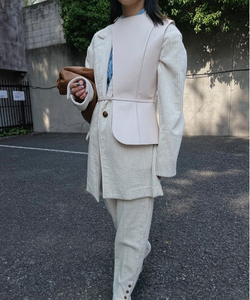 Ameri（アメリ）の「DEFORMATION SYNTHETIC LEATHER VEST（ベスト）」 - WEAR