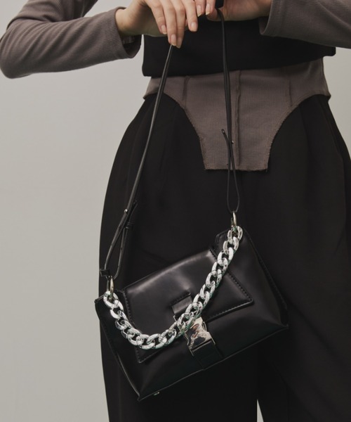 Solace（ソレイス）の「ショルダーチェーンスクエアバッグ（ショルダーバッグ）」 - WEAR