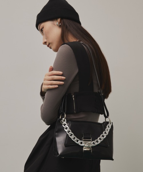 Solace（ソレイス）の「ショルダーチェーンスクエアバッグ（ショルダーバッグ）」 - WEAR
