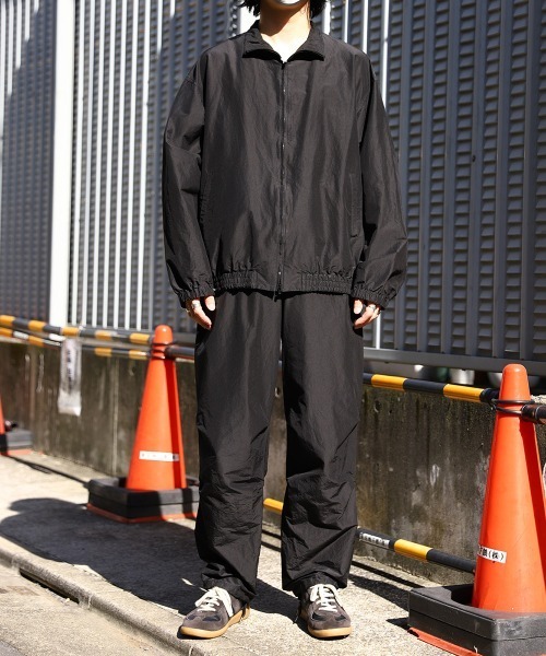 marka（マーカ）の「marka / マーカ：KNEE TUCK PANTS - organic cotton × bratac silk ...