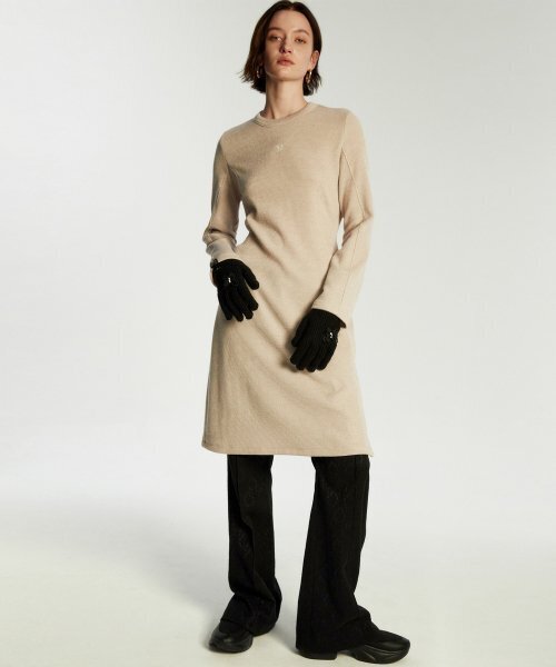 Wing logo slit knit dress beige（ワンピース）｜LIE MEQUE（リメーク）のファッション通販 - ZOZOTOWN