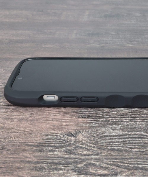 NEW BALANCE（ニューバランス）の「iPhone14 iPhone13 耐衝撃 スタンプロゴスエード ニューバランス 背面 スマホケース（スマホケース/カバー）」 - WEAR