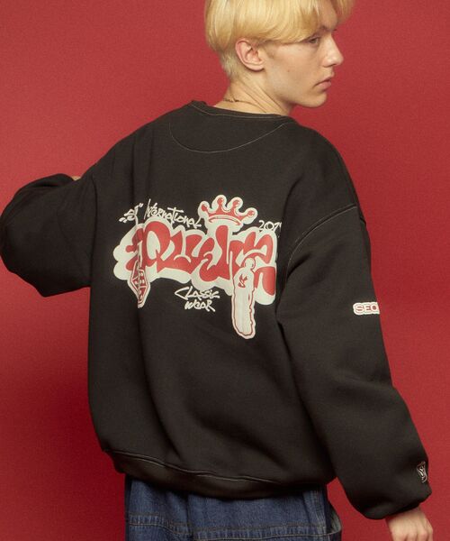 SEQUENZ（シークエンズ）の「【SEQUENZ（シークエンズ）】GRAFFITI C/N SWEAT / グラフィティ オーバーサイズ ヴィンテージライク ステッチ 裏起毛（スウェット ...