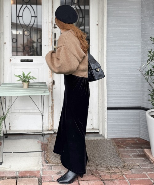 classicalelf（クラシカルエルフ）の「《AYA×クラシカルエルフコラボ》ふんわり可愛く、きらっと上品。プレート付きクロップドローゲージVネックニット（長袖）（ニット/セーター ...