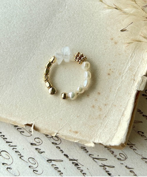 tone（トーン）の「【Tiny gem room】天然石と淡水パールのイヤーカフ(MA)（イヤーカフ）」 - WEAR