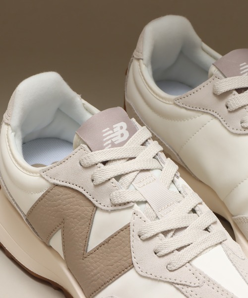 NEW BALANCE（ニューバランス）の「New Balance U327（スニーカー）」 - WEAR