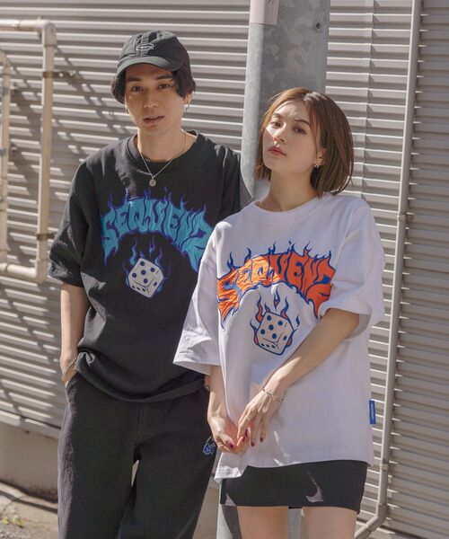 SEQUENZ（シークエンズ）の「【SEQUENZ】FLAME DICE ＆ HOT DEVIL HEAVY S/S TEE / フレイム ダイス ファイヤー デビル グラフィティ 刺繍 ...