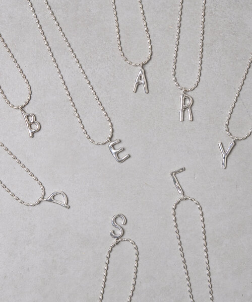 BEARDSLEY（ビアズリー）の「イニシャルネックレス(R)（ネックレス）」 - WEAR