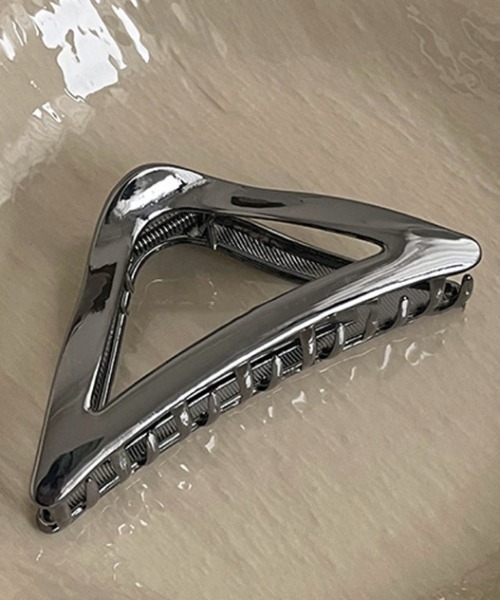 Vipoa（ヴィポア）の「metallic triangular hair clip（バレッタ/ヘアクリップ）」 - WEAR