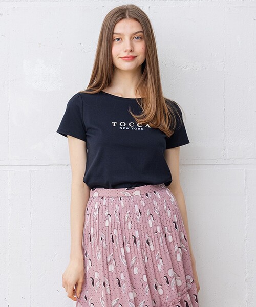 TOCCA（トッカ）の「【WEB限定】【TOCCA LAVENDER】TOCCA NY Logo T-Shirts ロゴTシャツ（Tシャツ/カットソー）」 - WEAR