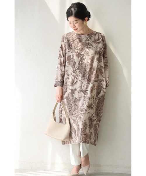 そよ風に揺れる花のスケッチ画ミディアムワンピース（ワンピース