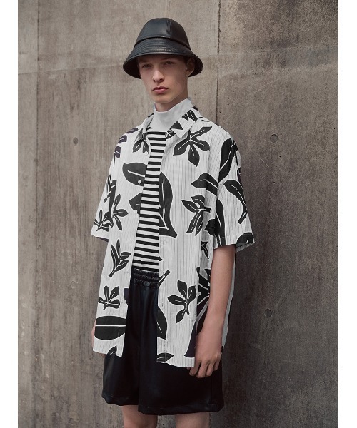 SOFTHYPHEN（ソフトハイフン）の「MONSTERA PATTERNED S/S OVER SIZED SHIRT（シャツ/ブラウス）」 - WEAR