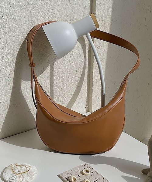 SETUP7（セットアップセブン）の「【SETUP7】フェイクレザーハーフムーンバッグ KNF（ボディバッグ/ウエストポーチ）」 - WEAR