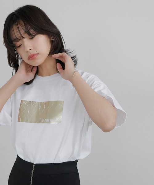 hellam（へラム）の「【無くなり次第販売終了！数量限定アイテム】シルバーヴィンテージ箔プリントTシャツ（Tシャツ/カットソー）」 - WEAR