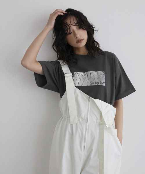 hellam（へラム）の「シルバーヴィンテージ箔プリントTシャツ（Tシャツ/カットソー）」 - WEAR