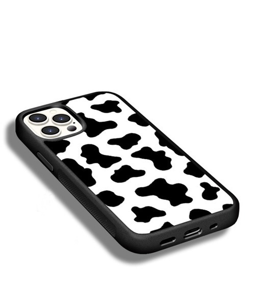 Fun & Daily（ファンアンドデイリー）の「Cow Pattern iPhone Case 15 16 Plus Pro ProMax（スマホケース/カバー）」 - WEAR