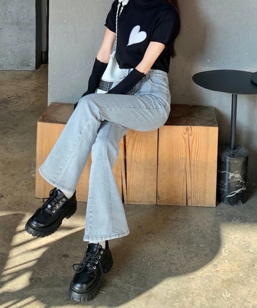Nia（ニア）の「Nia(ニア)/【美脚効果】ハイウエスト センターシームフレアジーンズ（デニムパンツ）」 - WEAR