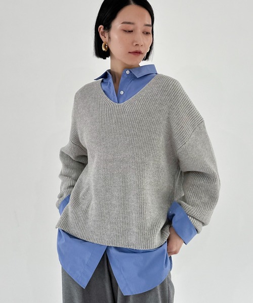 Doux archives（ドゥアルシーヴ）の「サイドZIP Vネックニット（ニット/セーター）」 - WEAR