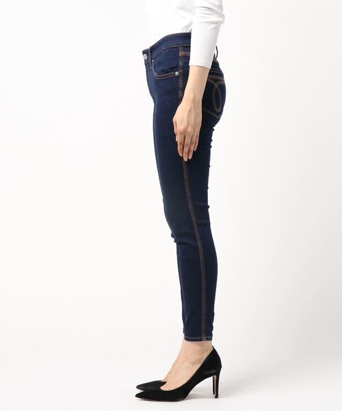 Calvin Klein Jeans（カルヴァンクラインジーンズ）の「CKJ 022 ウィメンズ ボディ ジーンズ（デニムパンツ）」 - WEAR
