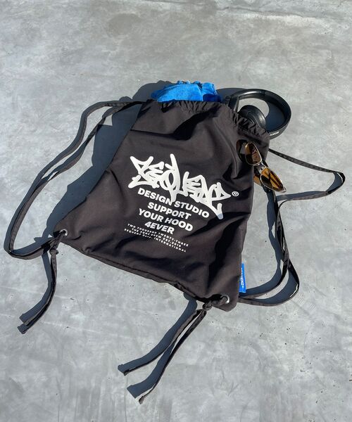 SEQUENZ（シークエンズ）の「【SEQUENZ】2 FACE STRING KNAPSACK / リバーシブル テック ナップサック ブランドロゴ（バックパック/リュック）」 - WEAR