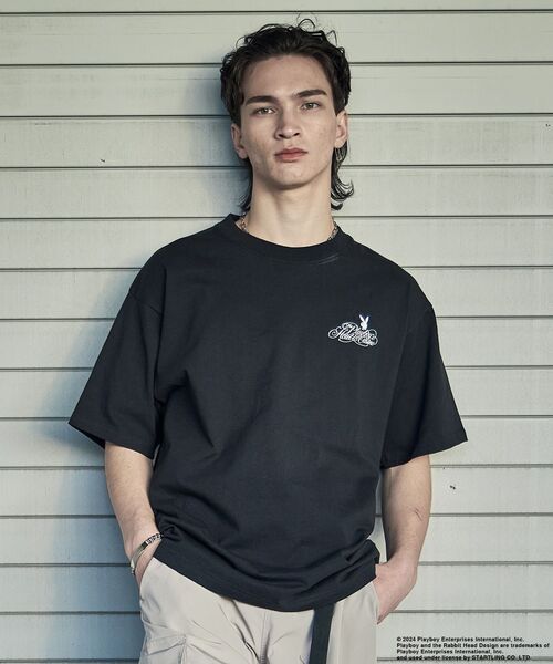 PLAYBOY（プレイボーイ）の「【SEQUENZ】PBHC TOUR S/S TEE / プレイボーイ 半袖Tシャツ バックプリント フロント ブランドロゴ バニー ガール（Tシャツ ...