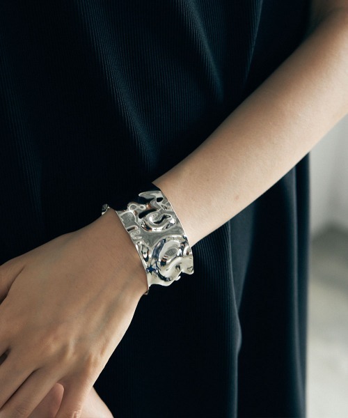 marjour（マージュール）の「BUMPY WIDE BANGLE（バングル/リストバンド）」 - WEAR
