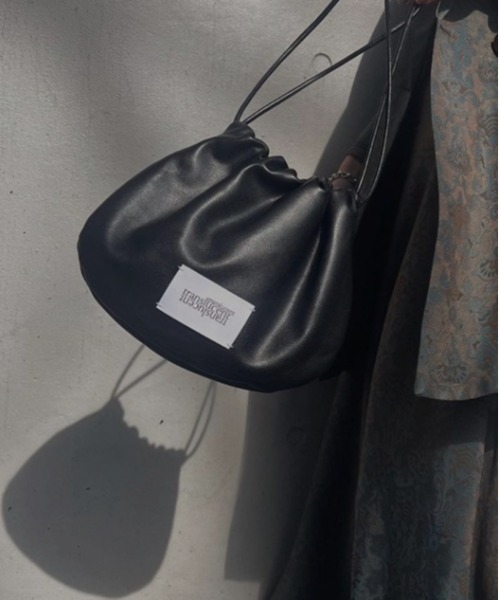 AMERI（アメリ）の「MEDI ROUND BOTTOM LOGO BAG（ハンドバッグ）」 - WEAR