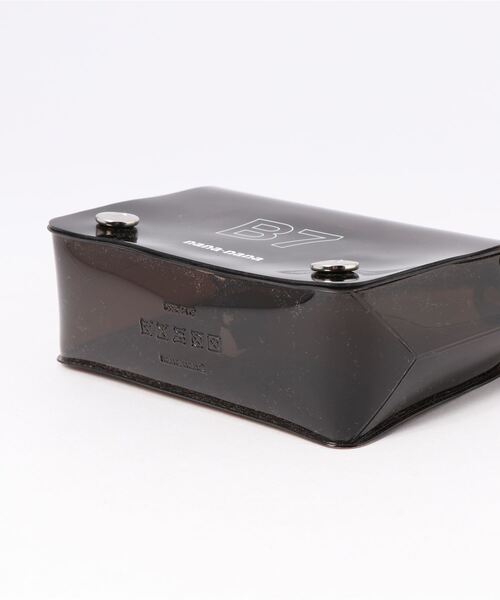 NaNa-NaNa（ナナナナ）の「【NaNa-NaNa / ナナナナ】 PVC B7（ショルダーバッグ）」 - WEAR