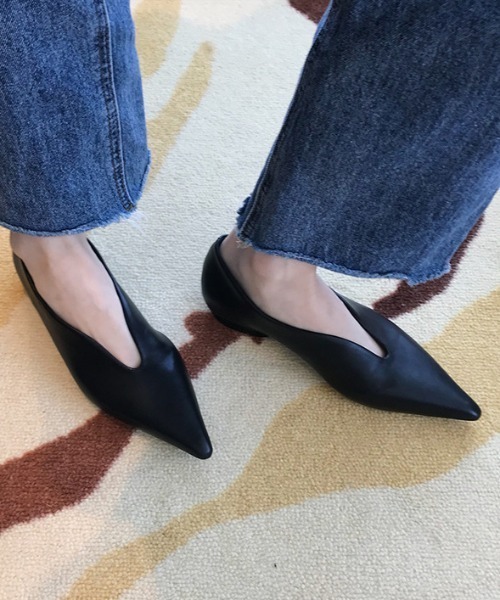 SVEC（シュベック）の「ローヒール センタースリット ポインテッドトゥ Uカットパンプス（パンプス）」 - WEAR