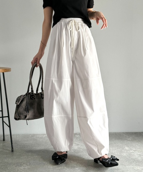 classicalelf（クラシカルエルフ）の「【AYAさんコラボ】タイムレスに愛せる、洗練ワイドシルエット♪ウエストリボン裾ドロストナイロンサーカスパンツ（その他パンツ）」 - WEAR