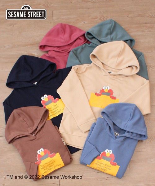 Hi! ONLINE STORE（ハイオンラインストア）の「【SESAME STREET】エルモ ロゴプリントフーディー（スウェット）」 - WEAR