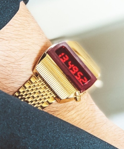 FUTURE FUNK（フーチャーファンク）の「＊フューチャー ファンク/FUTURE FUNK LED GD（デジタル腕時計）」 - WEAR