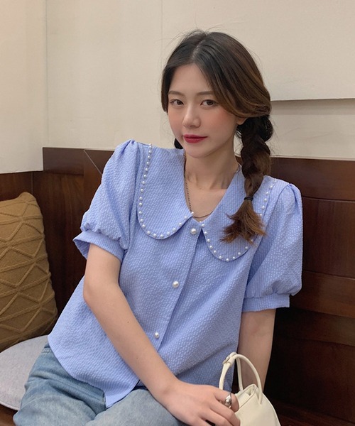 shopnikoniko（ショップニコニコ）の「パールボタン パフスリーブ 半袖ブラウス（シャツ/ブラウス）」 - WEAR