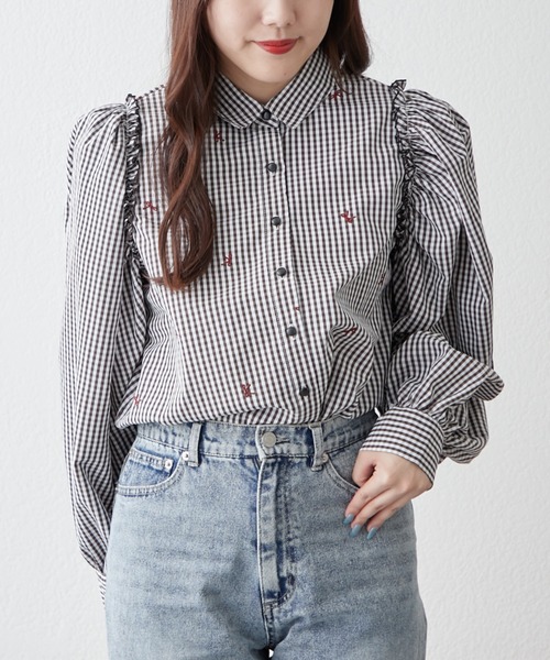 continuer de NICE CLAUP（コンティニューデナイスクラップ）の「リボン刺繍ブラウス（シャツ/ブラウス）」 - WEAR