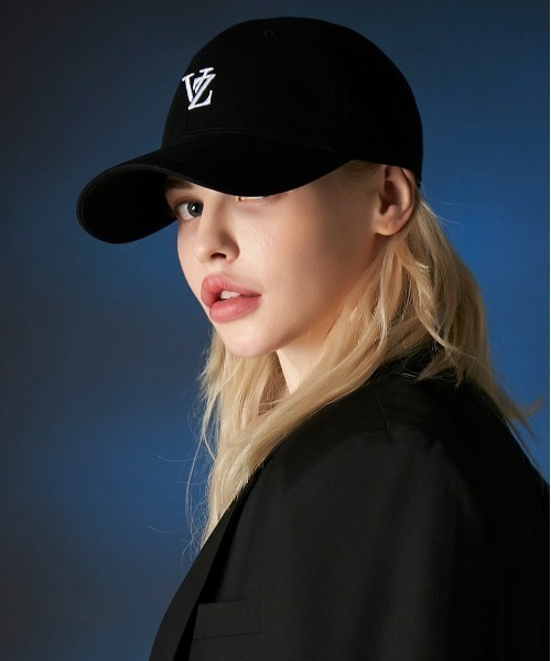 VARZAR（バザール）の「VARZAR(バザール)/3D Monogram logo over fit ball cap/3D モノグラム ロゴ オーバーフィット ベースボール キャップ ...