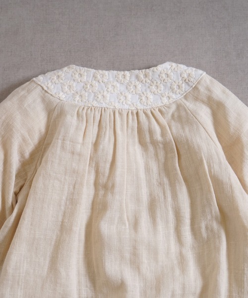 Hoppetta（ホッペッタ）の「【Hoppetta】flower刺繍ヨーク2wayドレス 50-70cm（ロンパース）」 - WEAR