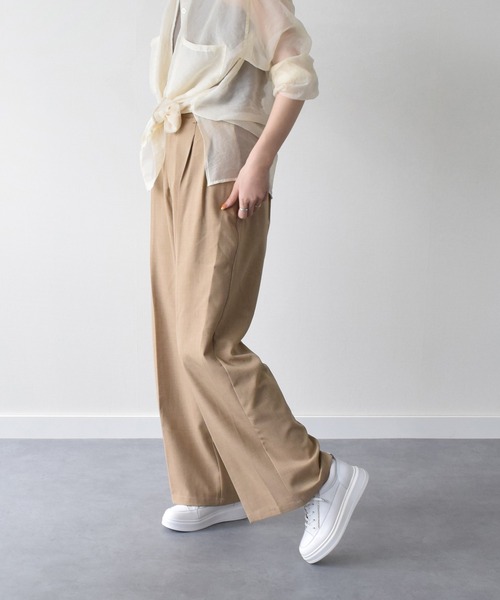 Round About（Bridget Birkin）（ラウンド アバウト）の「【Round About】ラインストーンローカットスニーカー ...