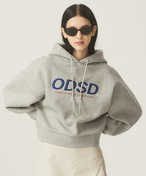 ODD STUDIO（オッドスタジオ）の「A'GEM/9 × .kom『ODD STUDIO/オッドスタジオ』 ODSD Logo Cropped Hoodie/ロゴクロップ フーディー ...