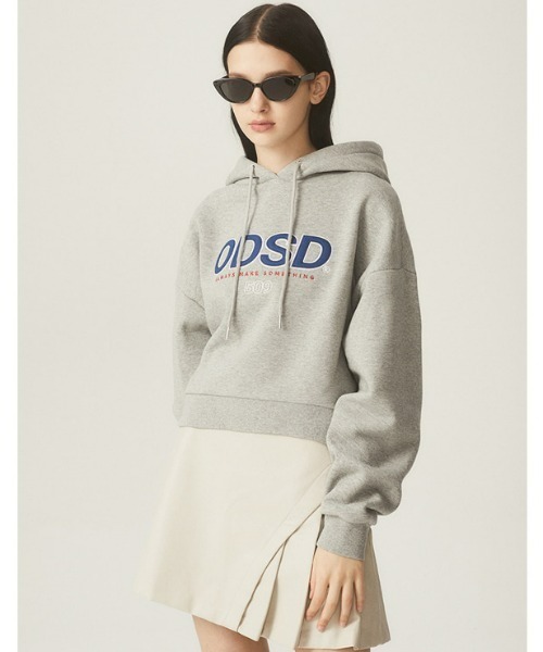 ODD STUDIO（オッドスタジオ）の「A'GEM/9 × .kom『ODD STUDIO/オッドスタジオ』 ODSD Logo Cropped Hoodie/ロゴクロップ フーディー ...
