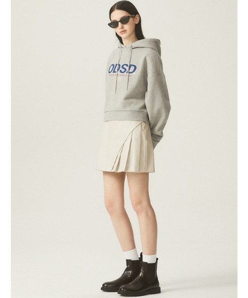 ODD STUDIO（オッドスタジオ）の「A'GEM/9 × .kom『ODD STUDIO/オッドスタジオ』 ODSD Logo Cropped Hoodie/ロゴクロップ フーディー ...